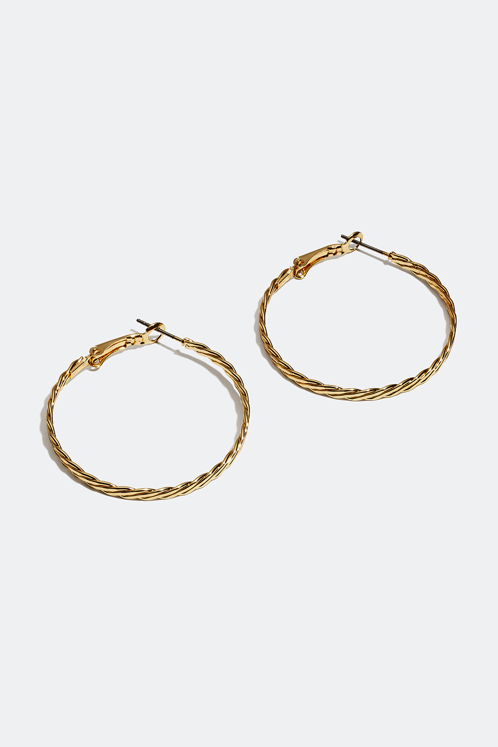 Køb Smalle Guldfarvede Hoops Med Snoet Design På Glitterdk